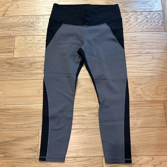 Athleta | Pants & Jumpsuits | Athleta Grayblack Tights | Poshmark